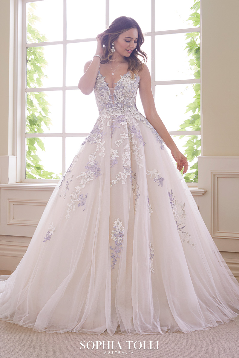 Bespoke Wedding Cakes - Stephanie from Love Story Bridal shares her ...